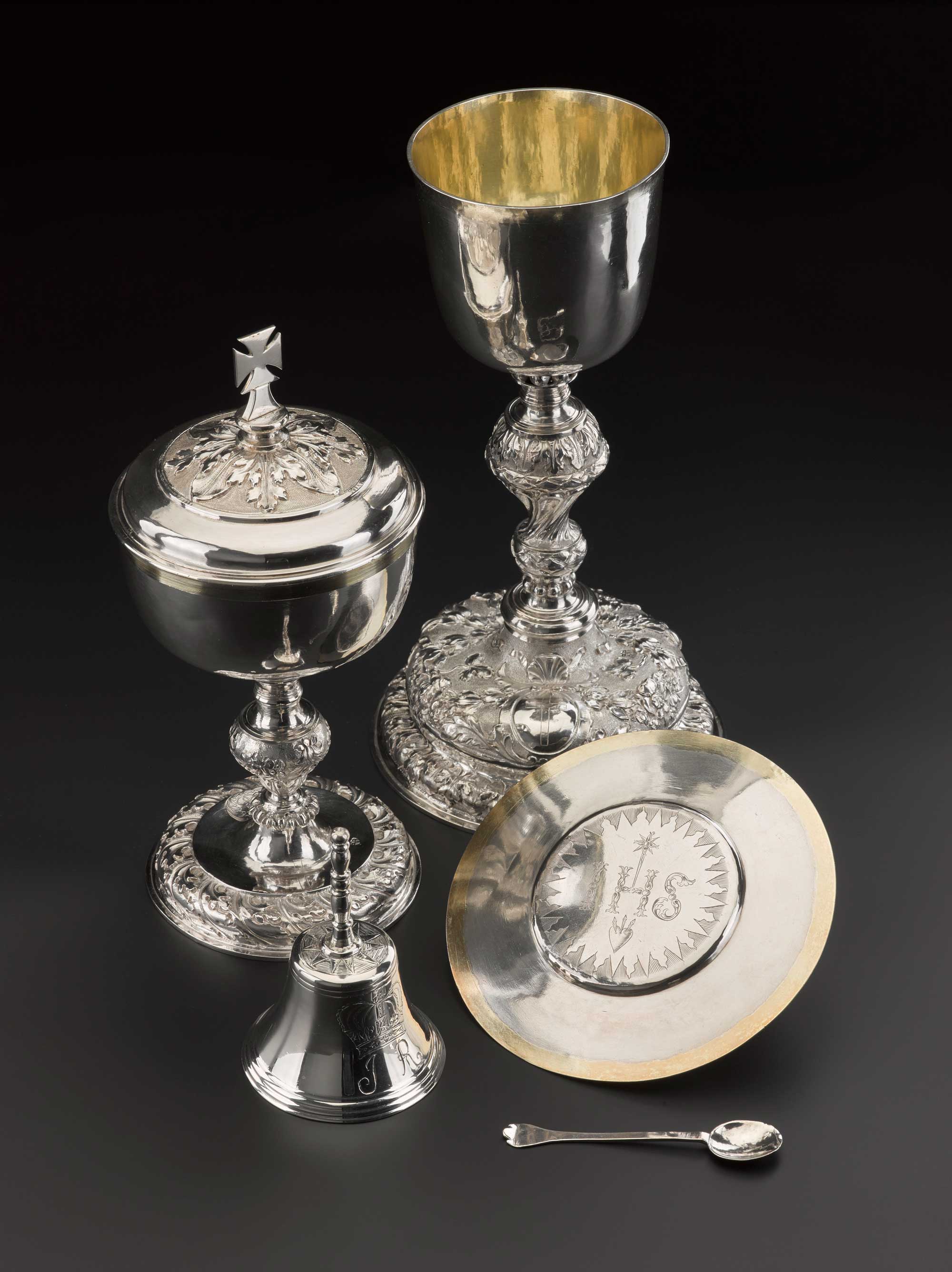 Holyrood-Altarplate-WEB - Catholic Outlook