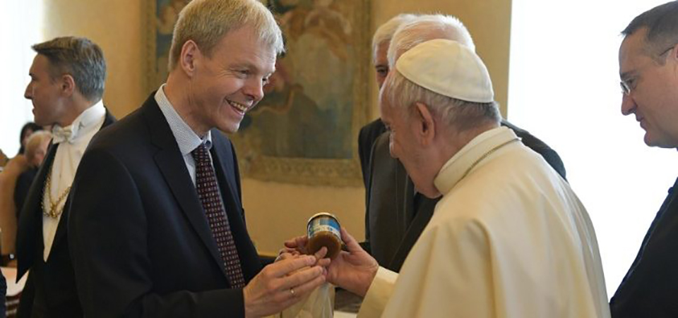 Pope Francis: ‘Food banks fight both hunger and waste’ - Catholic Outlook