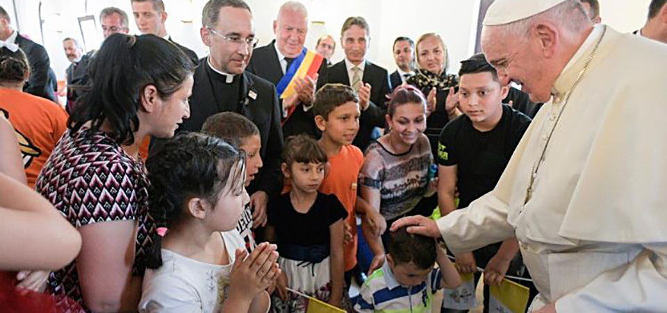 Pope with Roma community: A request for forgiveness in the footsteps of ...