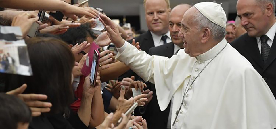 Pope at Audience: Be God’s instruments of healing, like Apostles ...