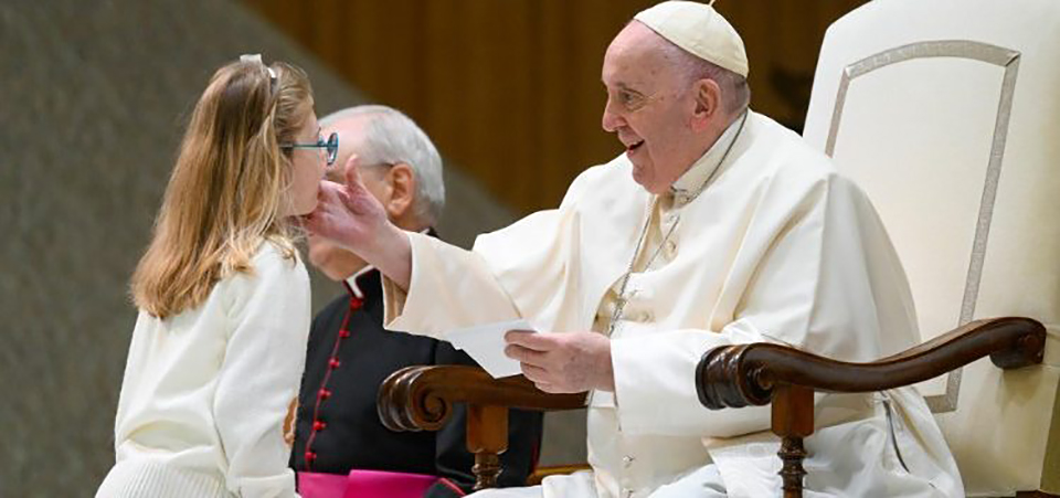 Pope to children: God gazes at us with eyes of love - Catholic Outlook