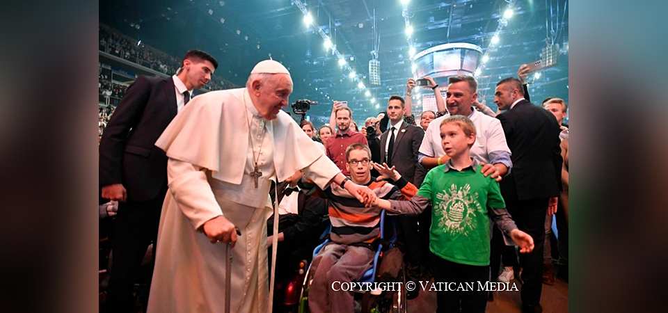 Pope tells young Hungarians to aim high in life - Catholic Outlook