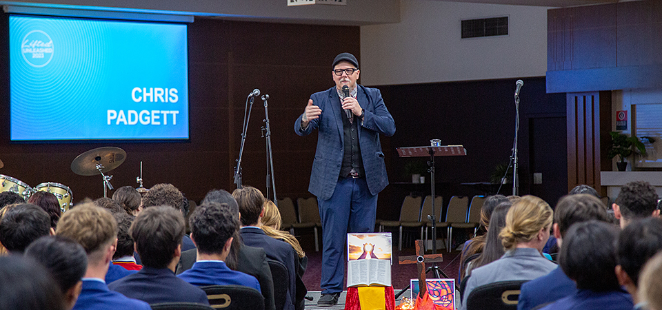 Chris Padgett to Year 10 students: ‘God picks you’ - Catholic Outlook