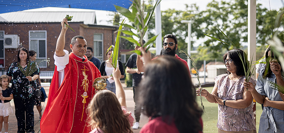 Prayer, chants and processions kick off Holy Week - Catholic Outlook